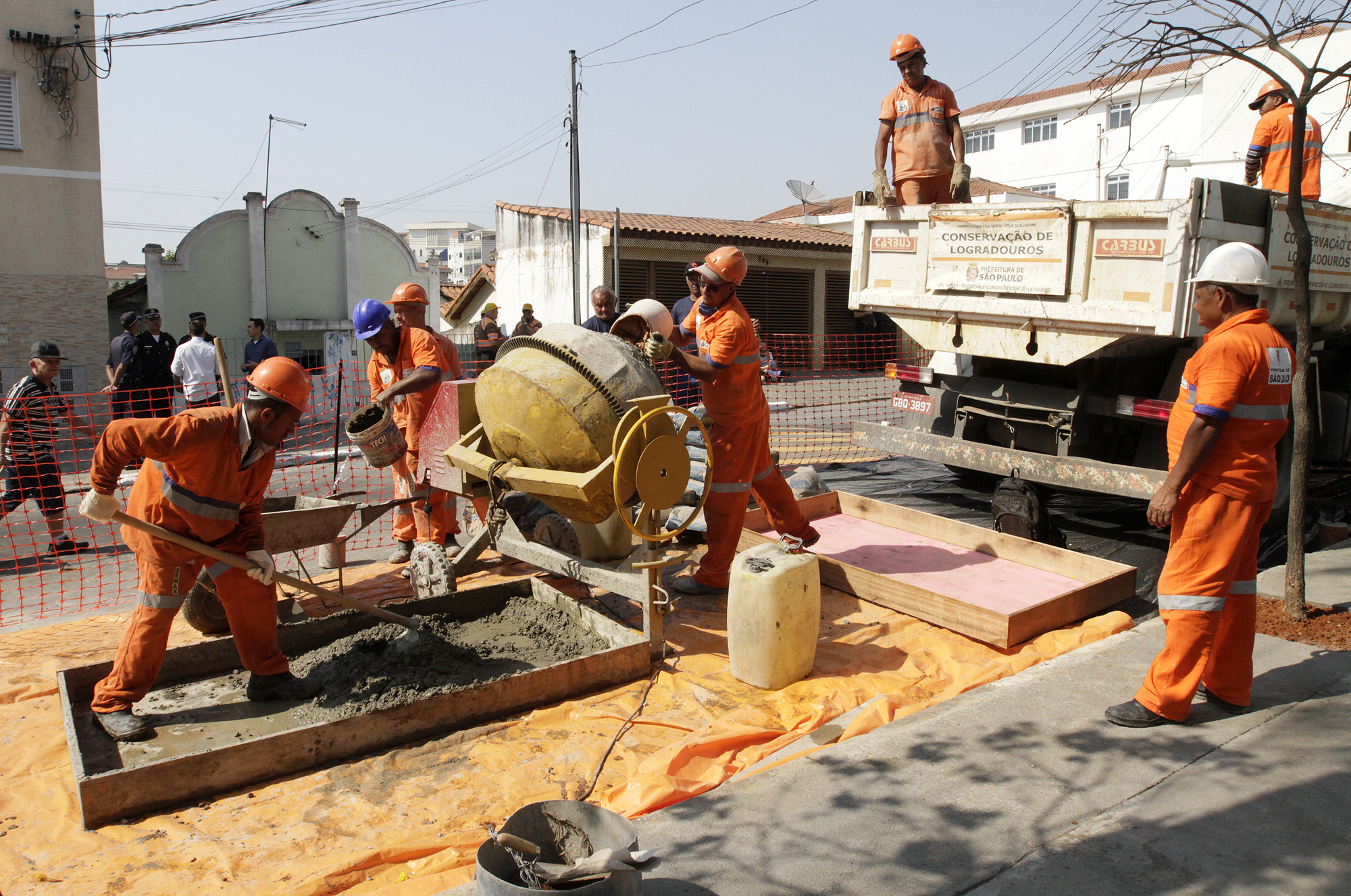 Mutirão Mário Covas revitaliza calçadas da UBS Vila Medeiros ...